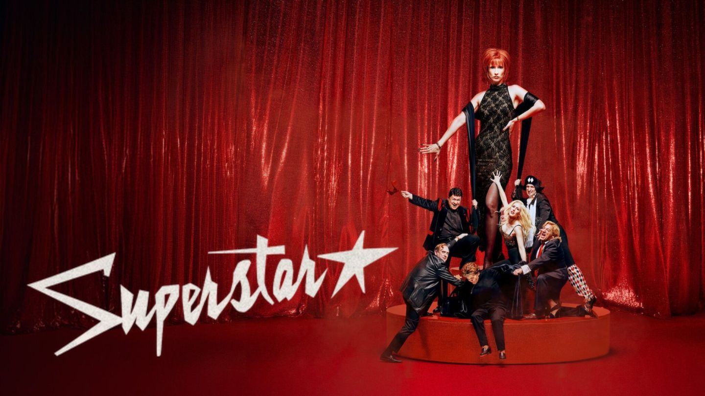 Superstar: Kritik zur Netflix Serie – Mehr als nur ein Biopic – DER ...